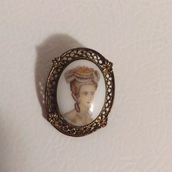 unmarked | Jewelry | Vintage Porcelain Victorian Lady Brooch | Poshmark